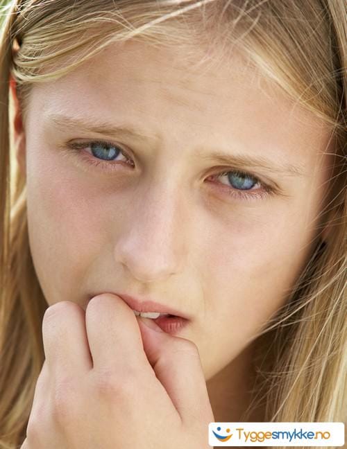 Slutt å bite på neglene! – Tyggesmykke.no – Tyggesmykke